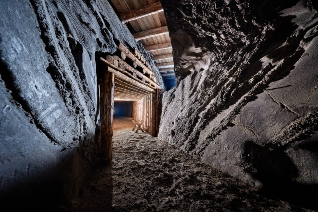 Unearthing the Ground: Architecture and the Politics of the ...